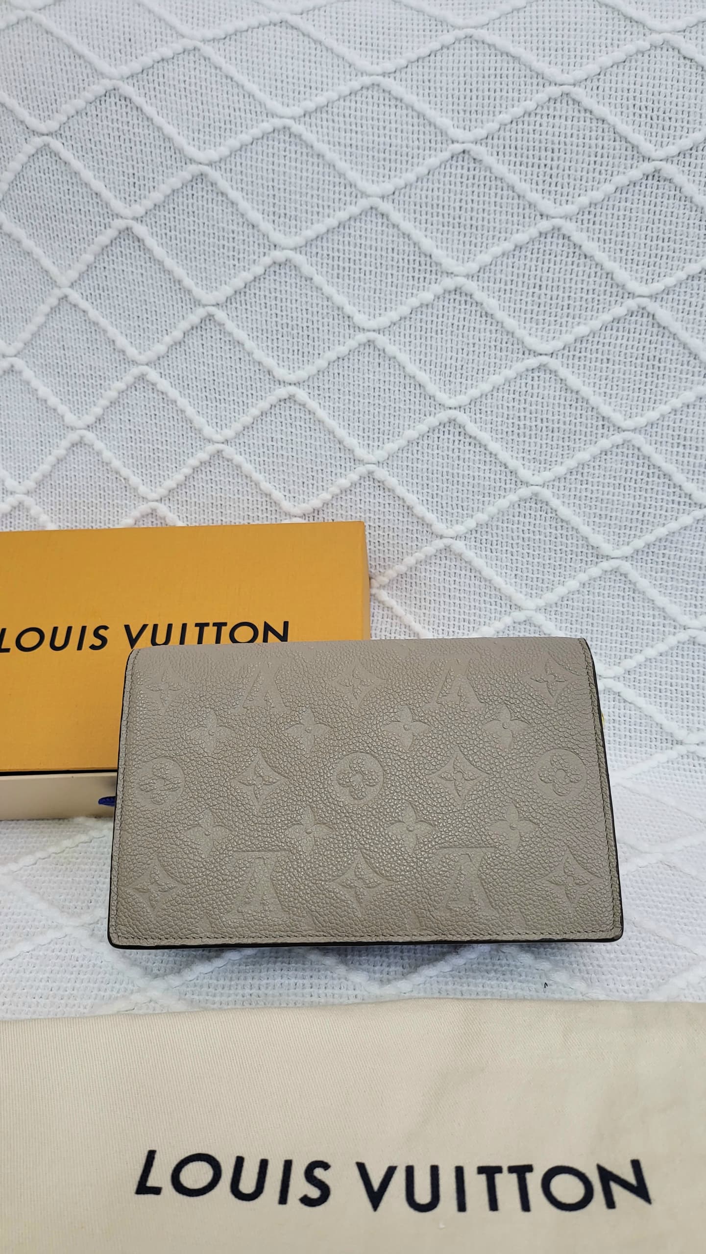 LOUIS VUITTON VAVIN CHAIN WALLET BEIGE – Luxy Authentic Empire