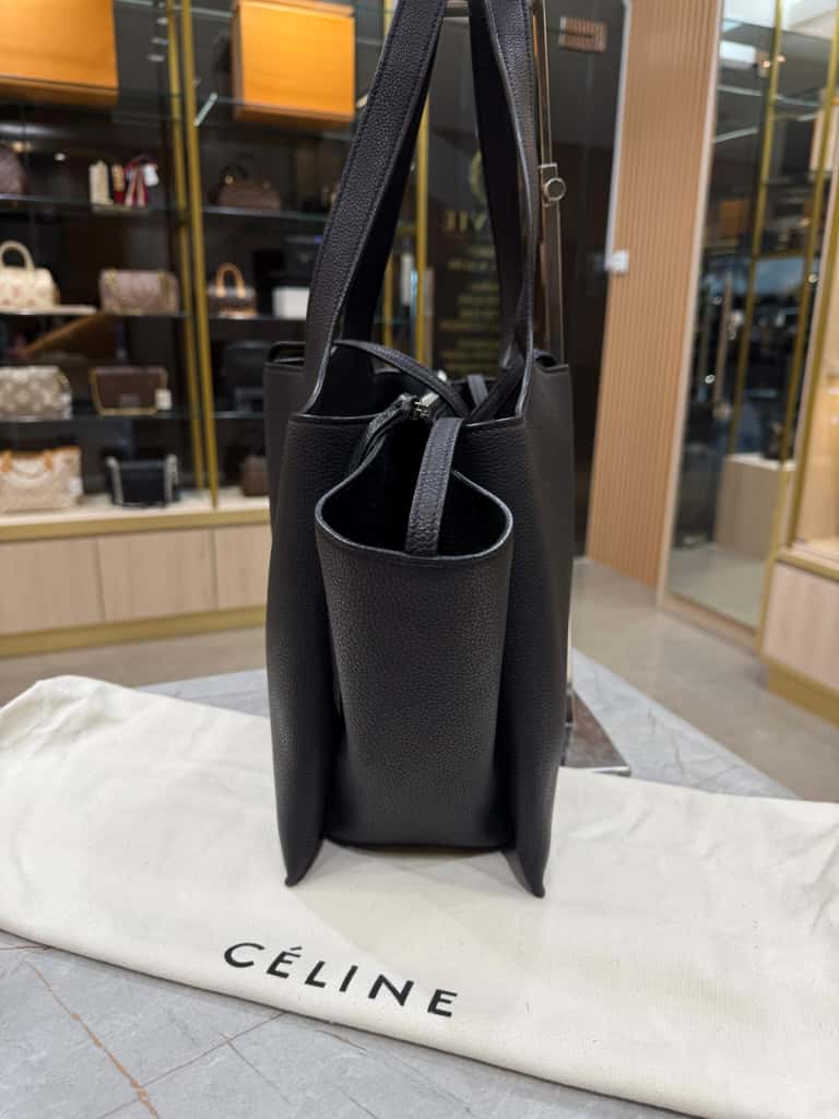 CELINE BLACK MEDIUM TRI-FOLD TOTE – Luxy Authentic Empire
