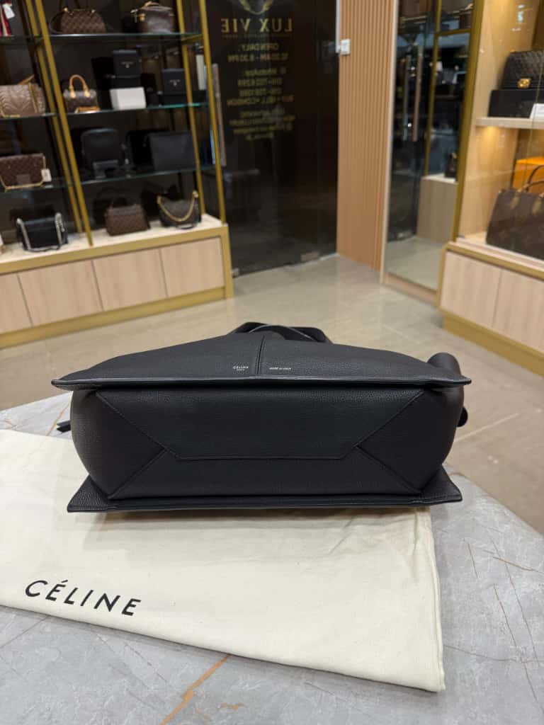 CELINE BLACK MEDIUM TRI-FOLD TOTE – Luxy Authentic Empire